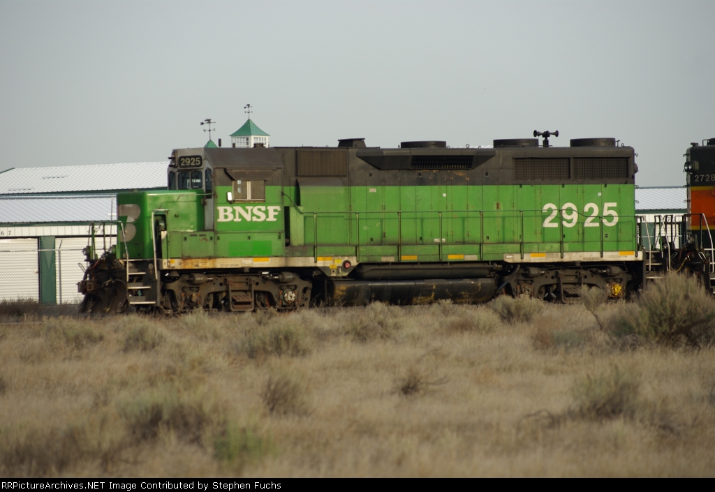 BNSF 2925 Switches the Ricjland Local